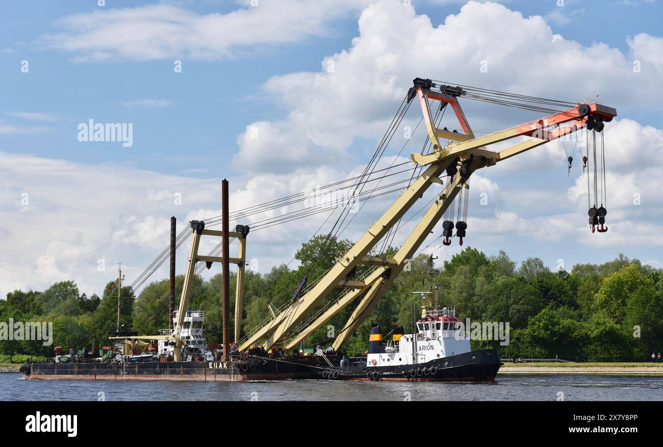 The 600 tonne floating crane, salvage crane, ship crane, crane ship ...