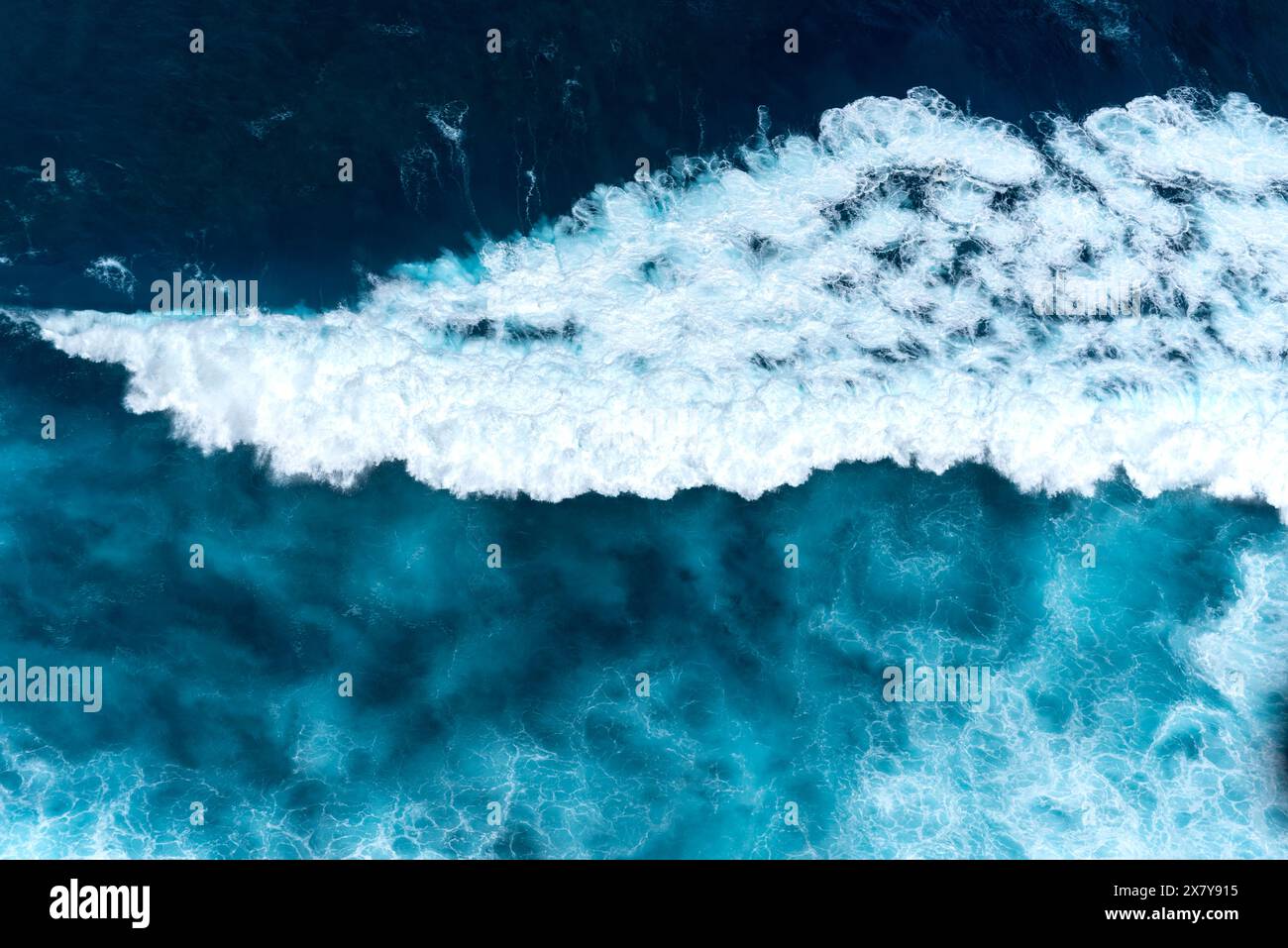 Beautiful blue water ocean foamy hi-res stock photography and images ...