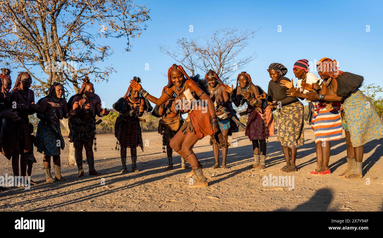 Africa circle dancing hi-res stock photography and images - Alamy