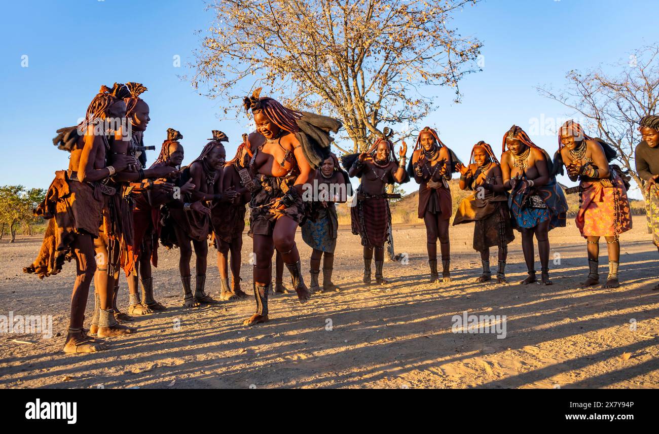 Africa circle dancing hi-res stock photography and images - Alamy
