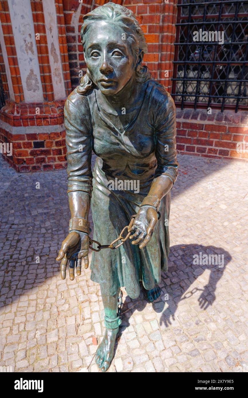 Grete-Minde monument in front of the historic town hall in the old town ...