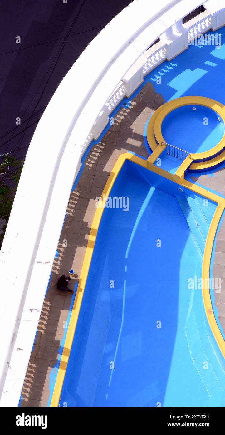 Overhead pool painting hi-res stock photography and images - Alamy