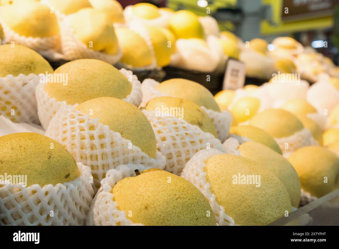 Chinese pear at supermarket grocery store Stock Photo - Alamy