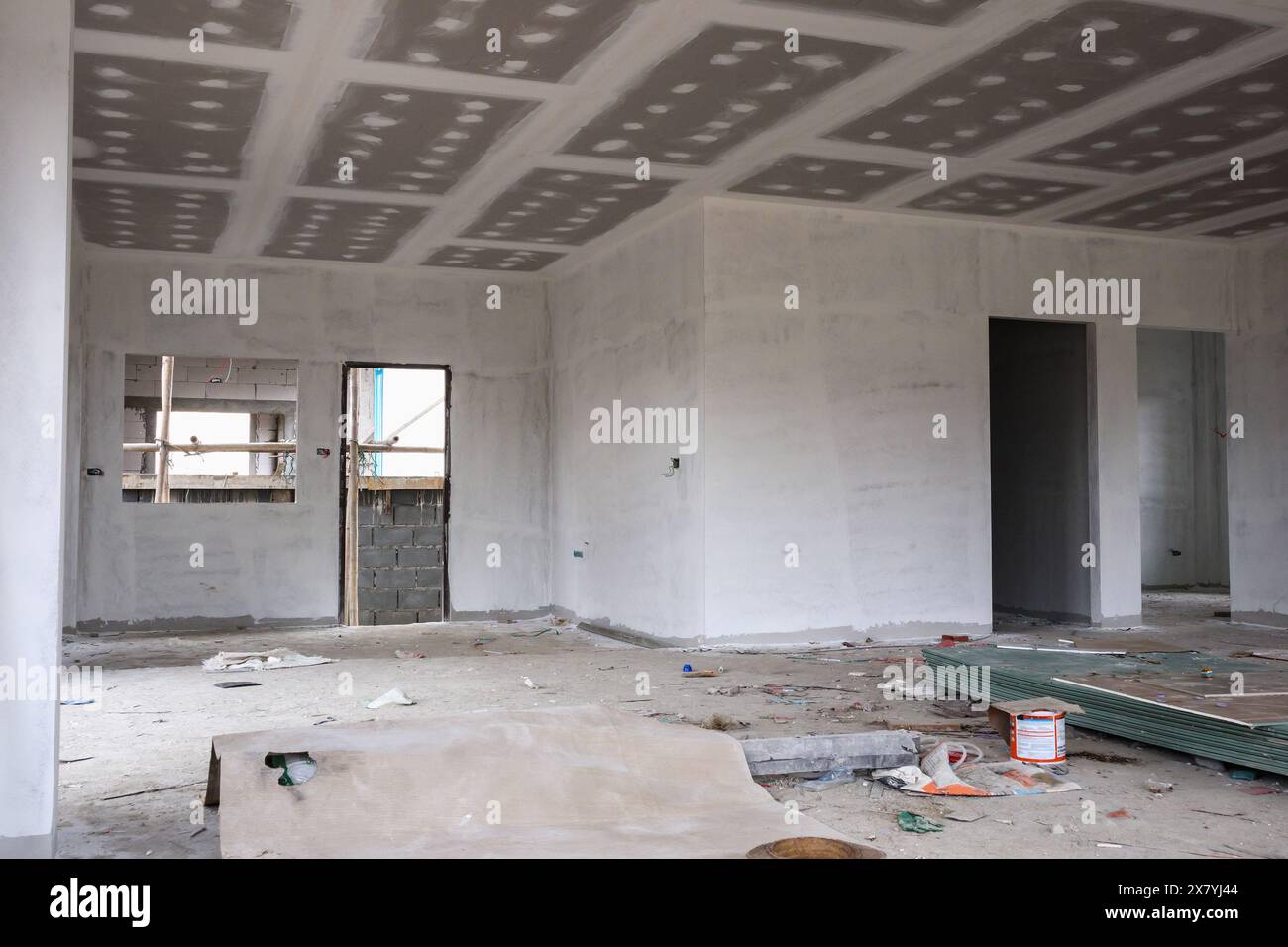 Empty room interior with gypsum board ceiling at house construction ...
