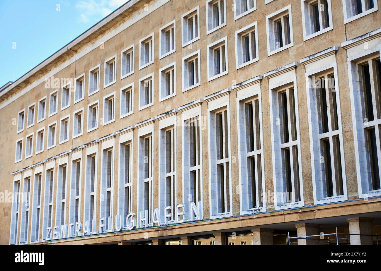 Fascism building hi-res stock photography and images - Alamy