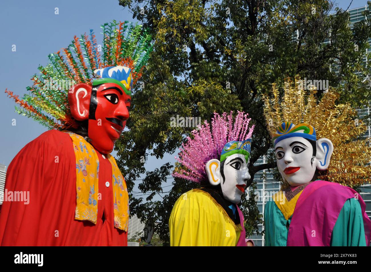 Ondel-ondel Betawi big puppet from Jakarta, Indoneesia Stock Photo - Alamy