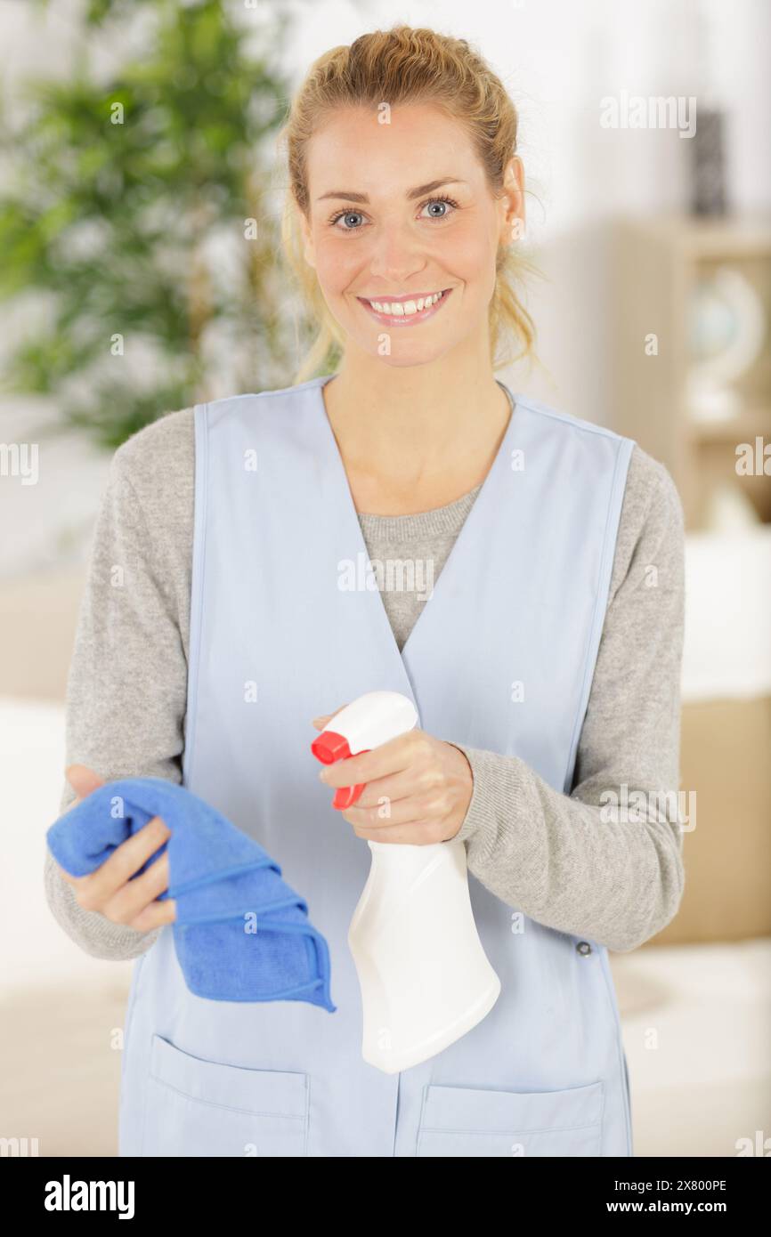 woman cleaner holding a spray detergent Stock Photo - Alamy