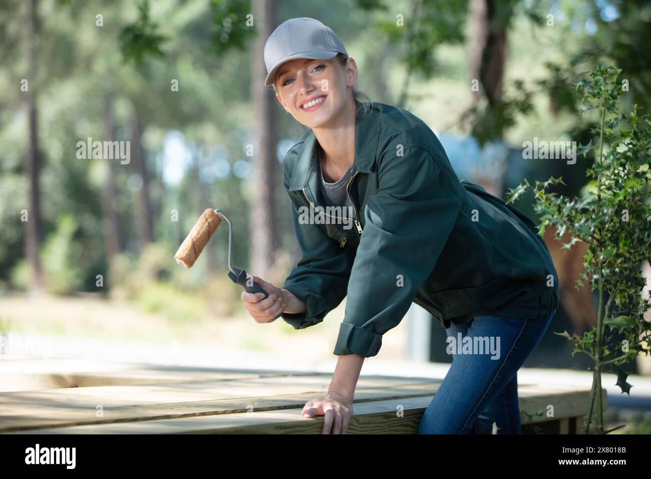 contemporary artist works on a bench Stock Photo - Alamy