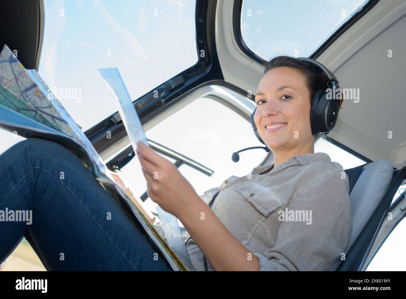 Pilot reading map hi-res stock photography and images - Alamy