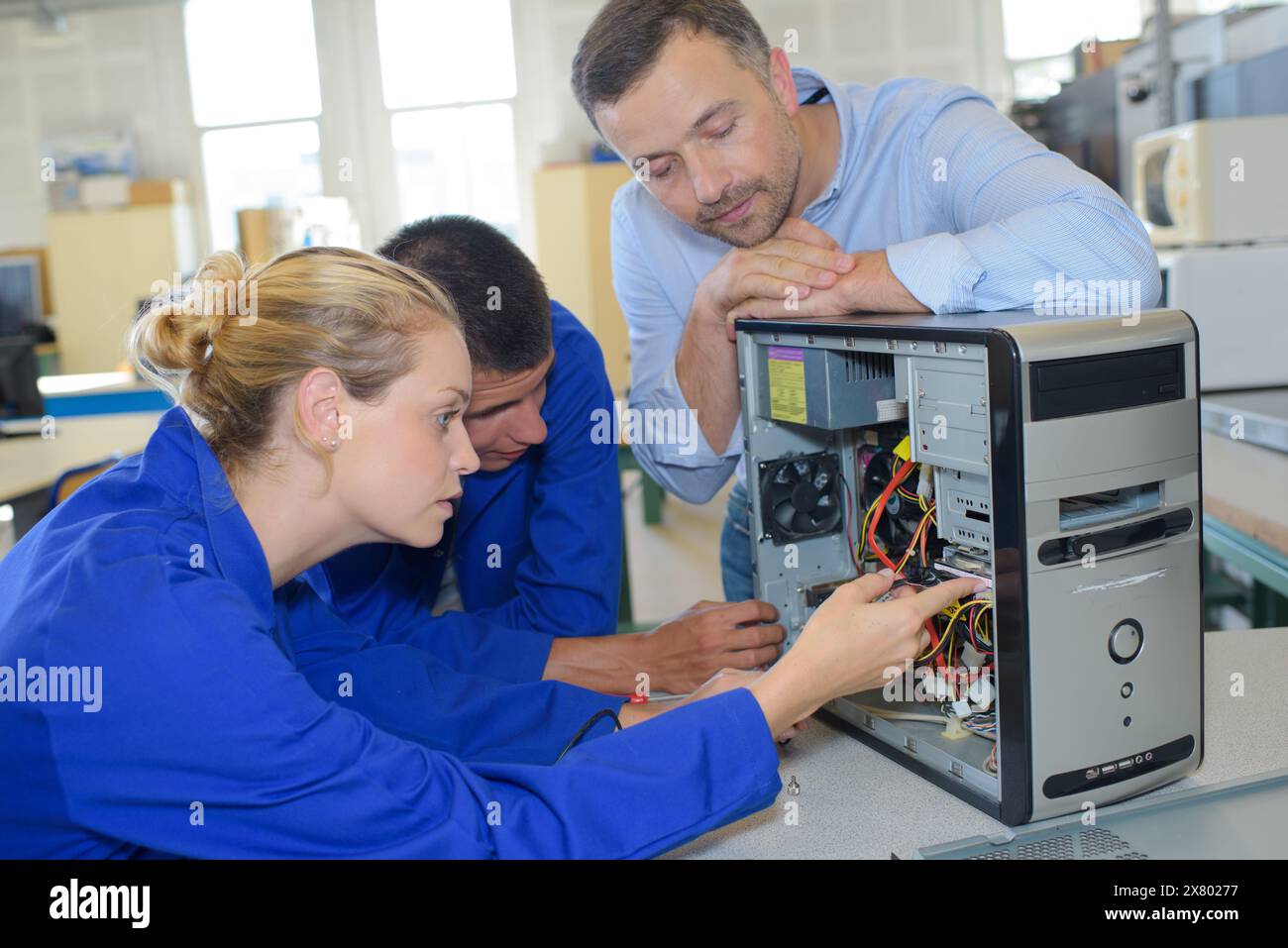 Electrical engineering course hi-res stock photography and images - Alamy