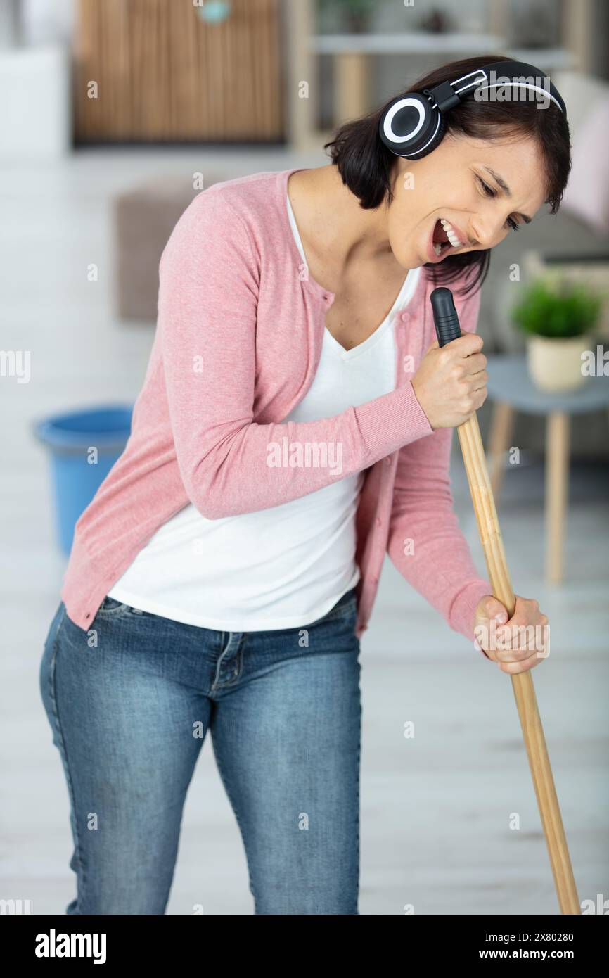 People housework hi-res stock photography and images - Alamy