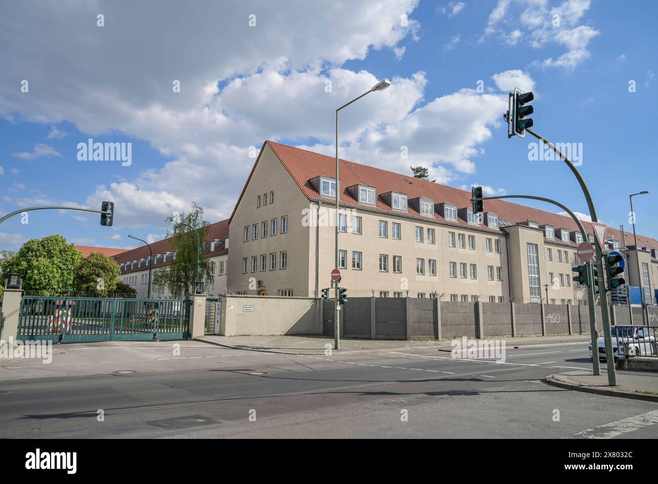 Julius-Leber-Kaserne, Kurt-Schumacher-Damm, Wedding, Berlin ...