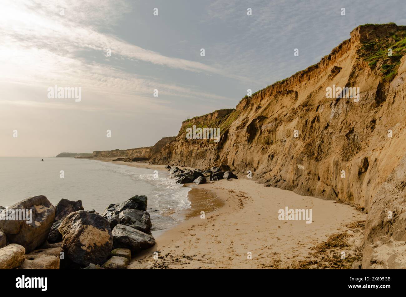 Crumbling cliffs at Happisburgh Stock Photo - Alamy