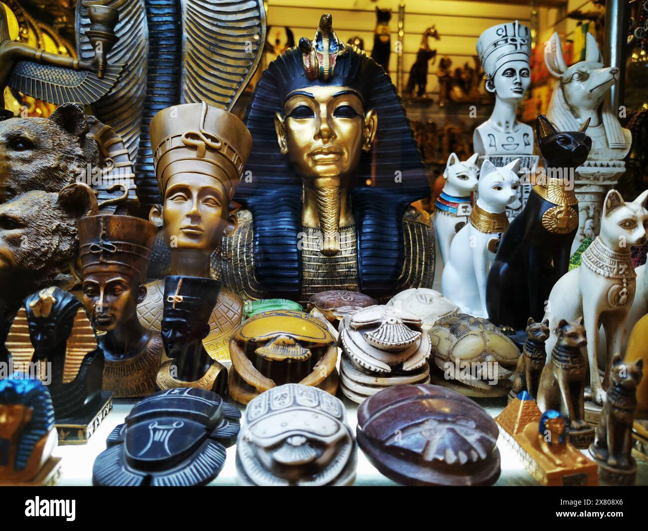 Egypt alabaster shop hi-res stock photography and images - Alamy