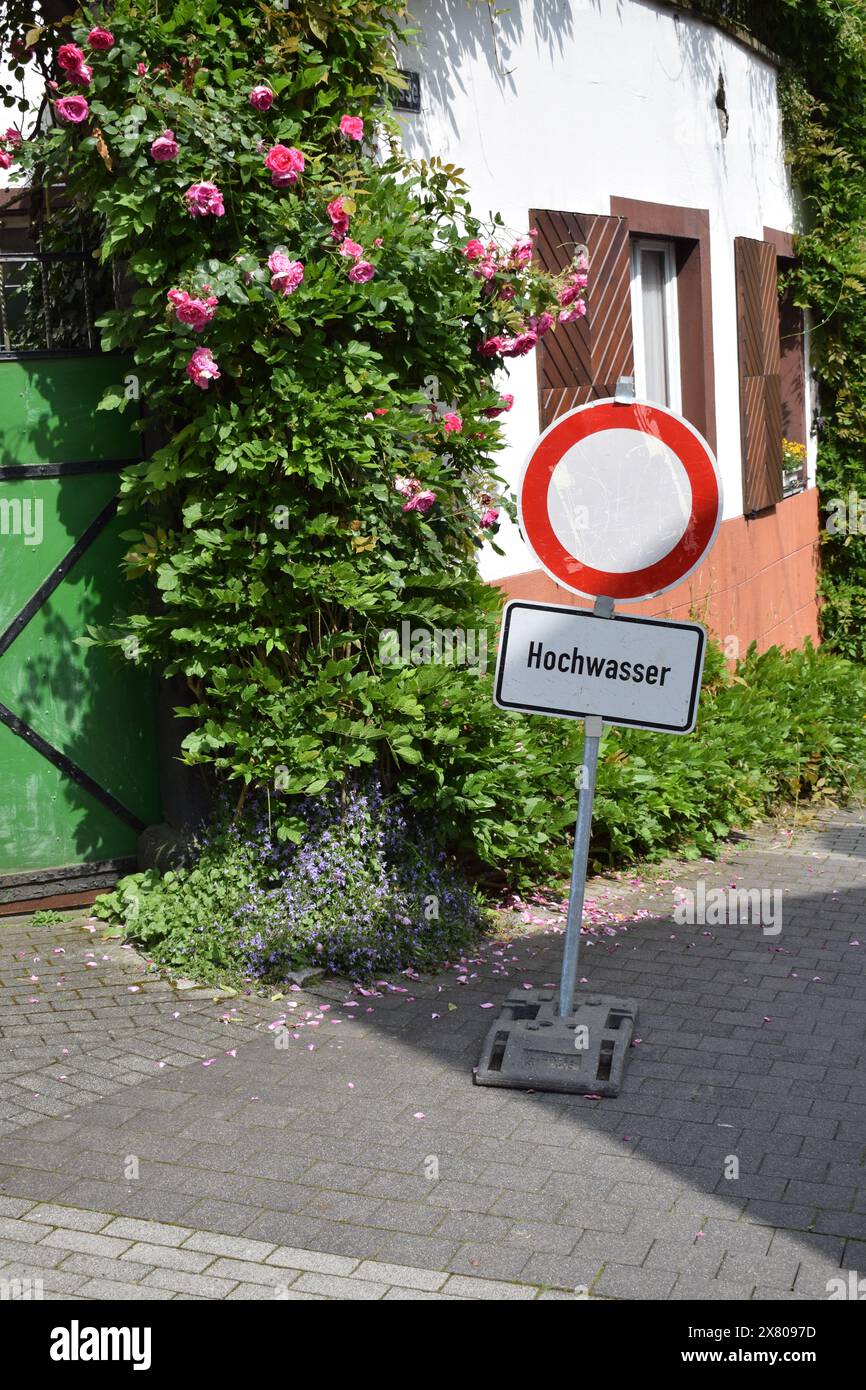 flood warning sign Stock Photo - Alamy