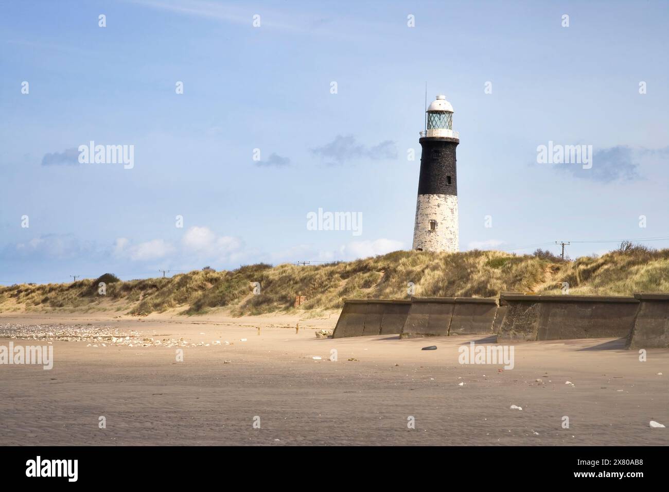 lighthouse at spurn head at the mouth of the humber river Stock Photo ...