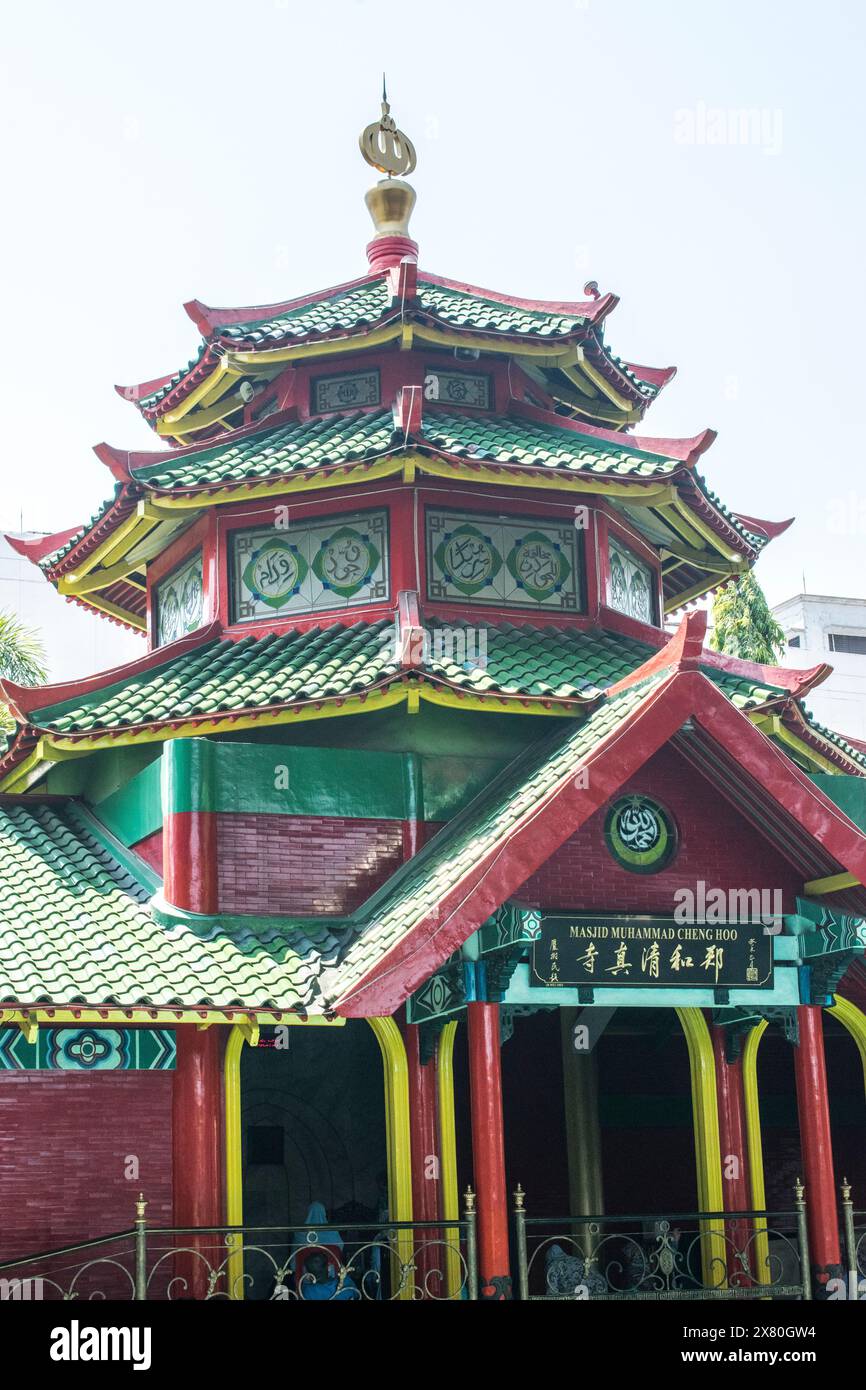 Muhammad Cheng Ho Mosque Surabaya, is a mosque building that resembles ...