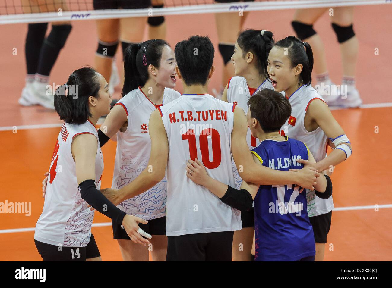 Manila, Philippines. 22nd May, 2024. Players of Vietnam celebrate after scoring a point during ...