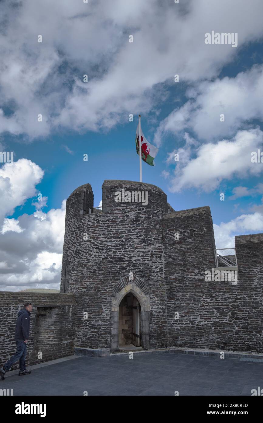 Welsh flag caerphilly castle hi-res stock photography and images - Alamy