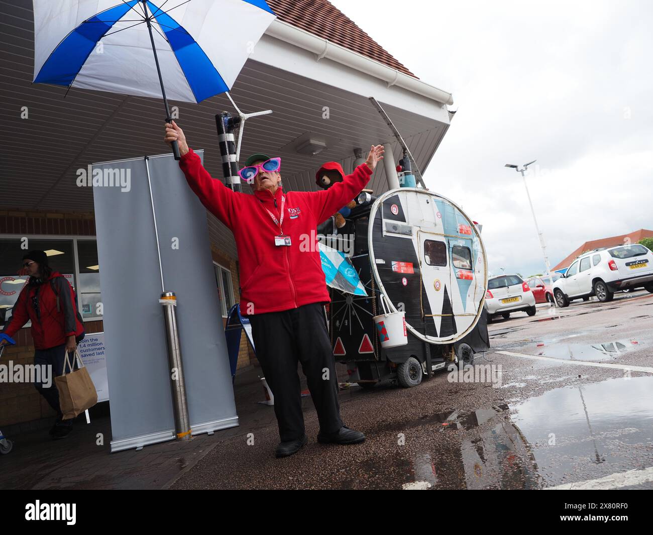 Sheerness, Kent, UK. 22th May, 2024. UK Weather: 79-yr-old fundraiser ...
