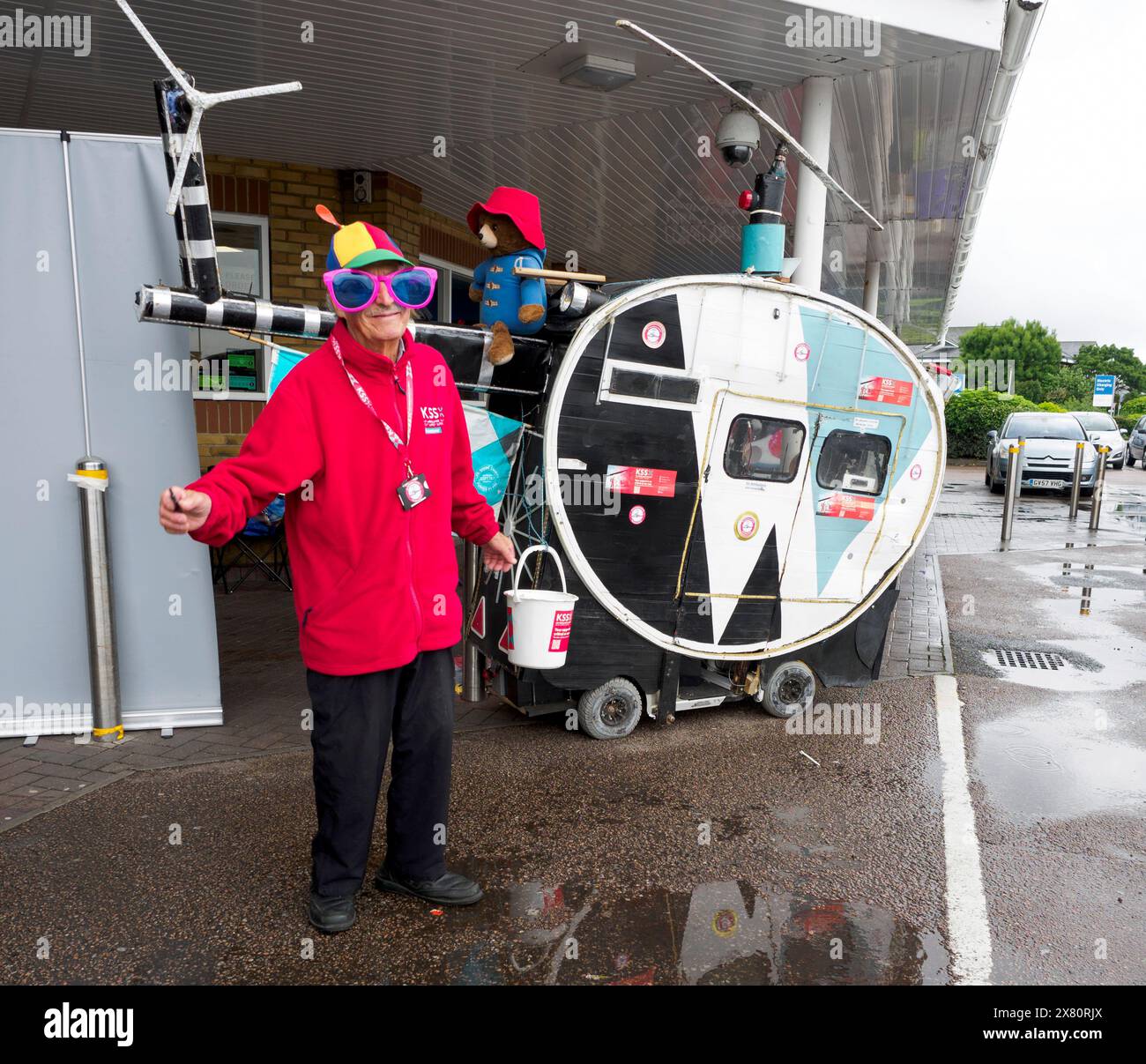 Sheerness, Kent, UK. 22th May, 2024. UK Weather: 79-yr-old fundraiser ...