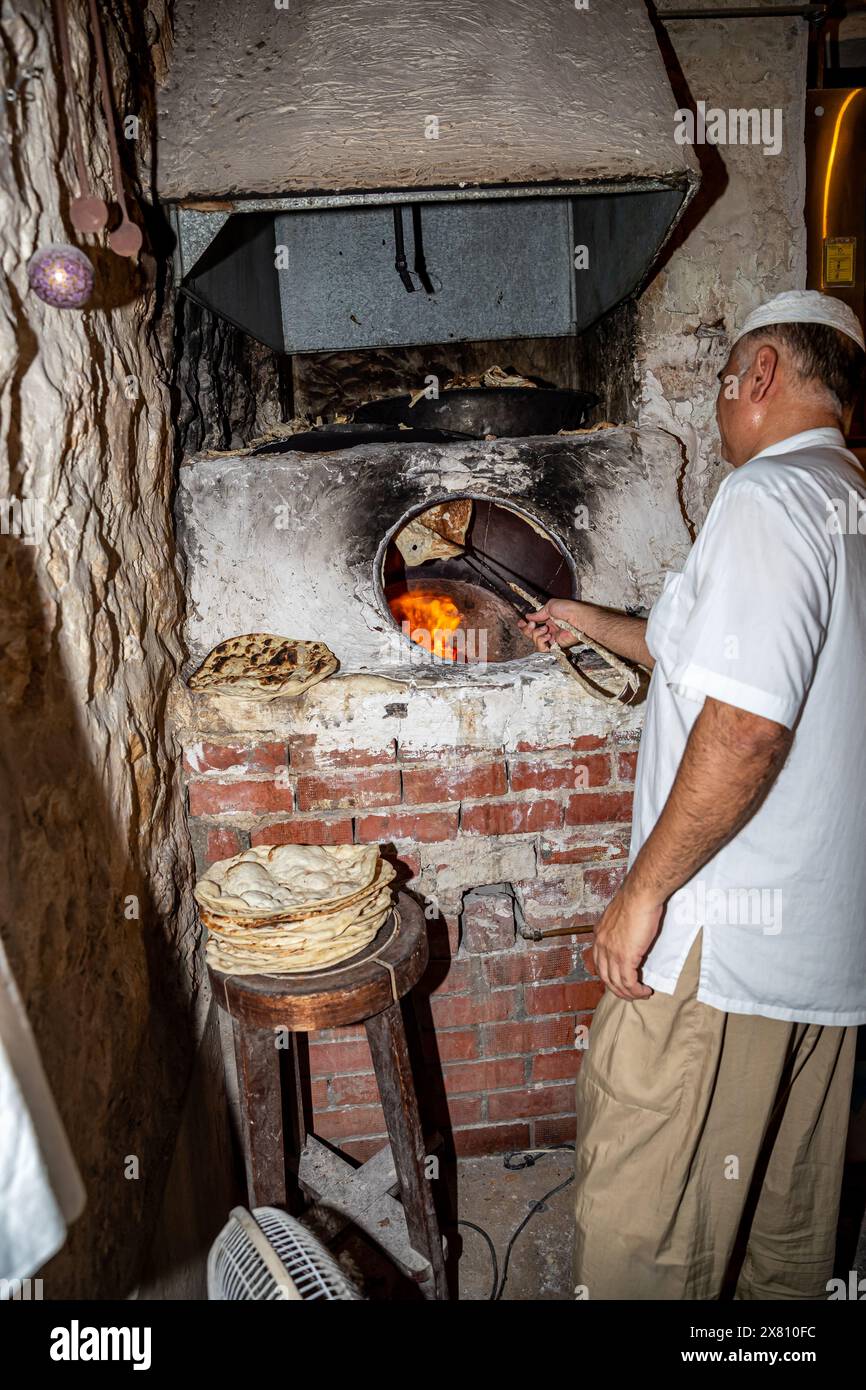 Qatar, Doha, Kabab El Tayeb in Souq Waqif Stock Photo - Alamy