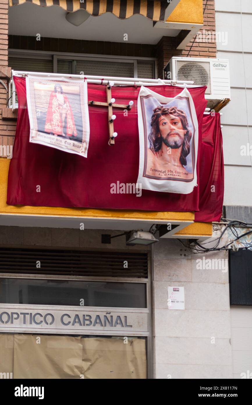 Christ signs hanging from balcony to celebrate Easter in Cabanyal ...