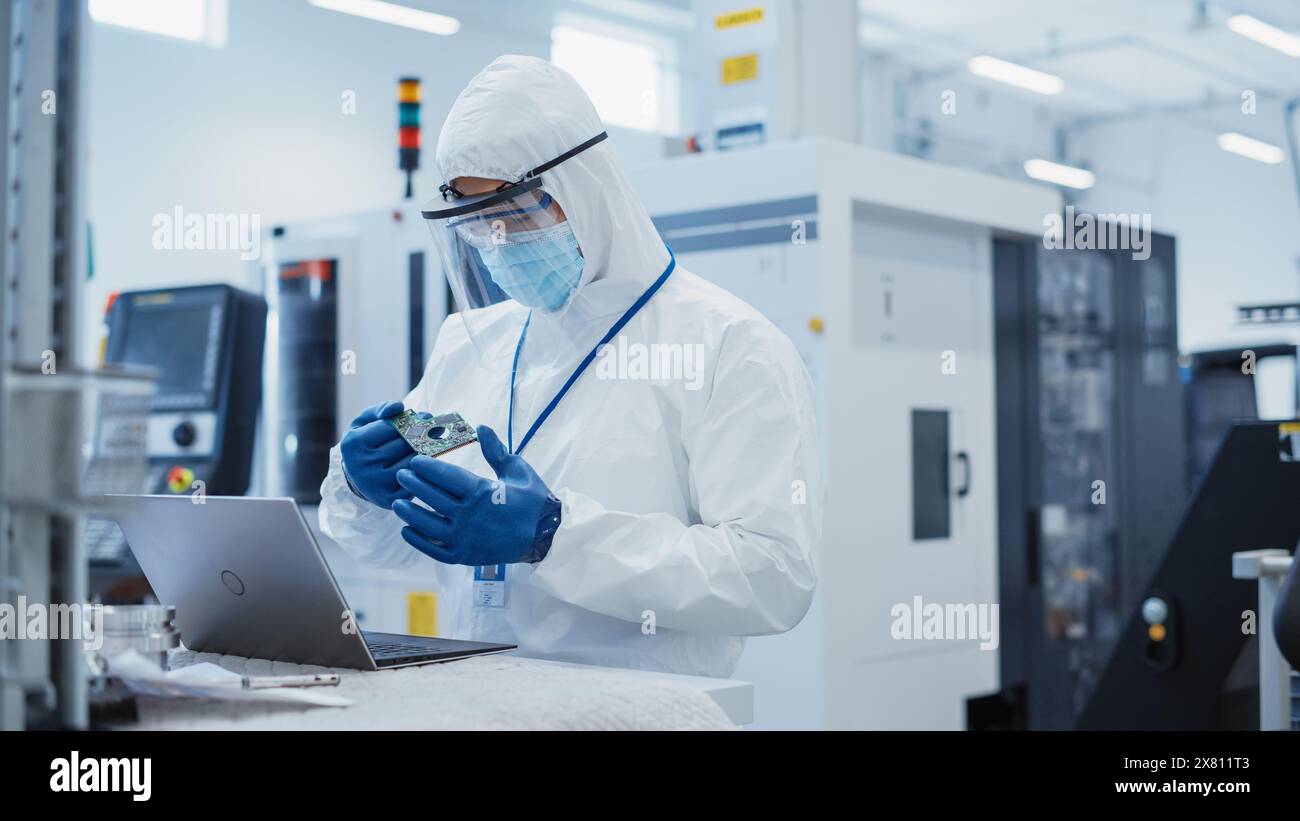 Microchips in a circuit board hi-res stock photography and images - Alamy