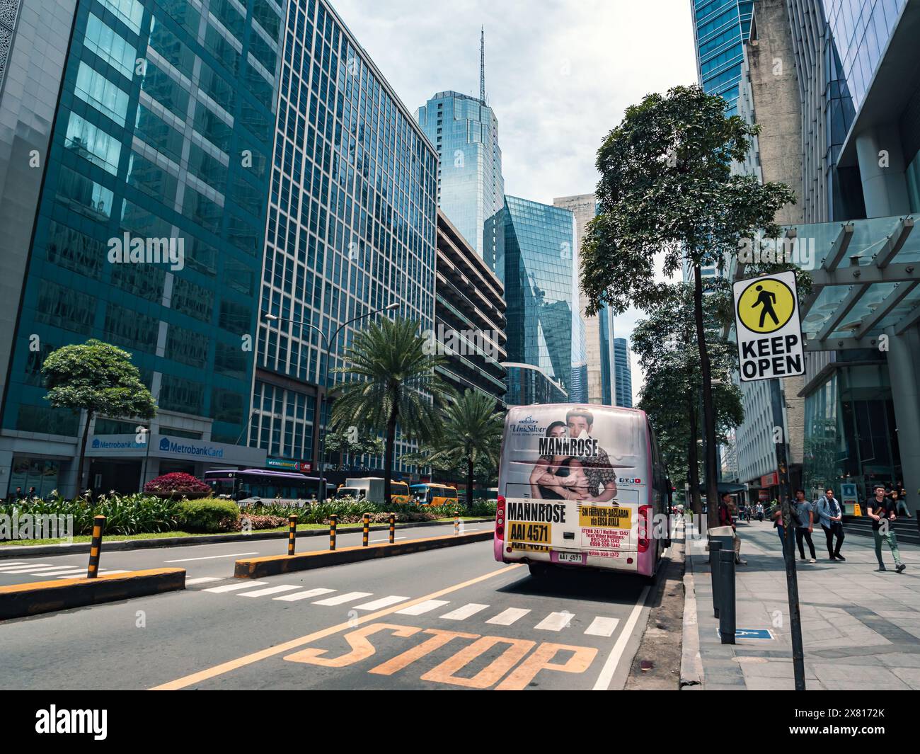 Busy city buildings hi-res stock photography and images - Alamy