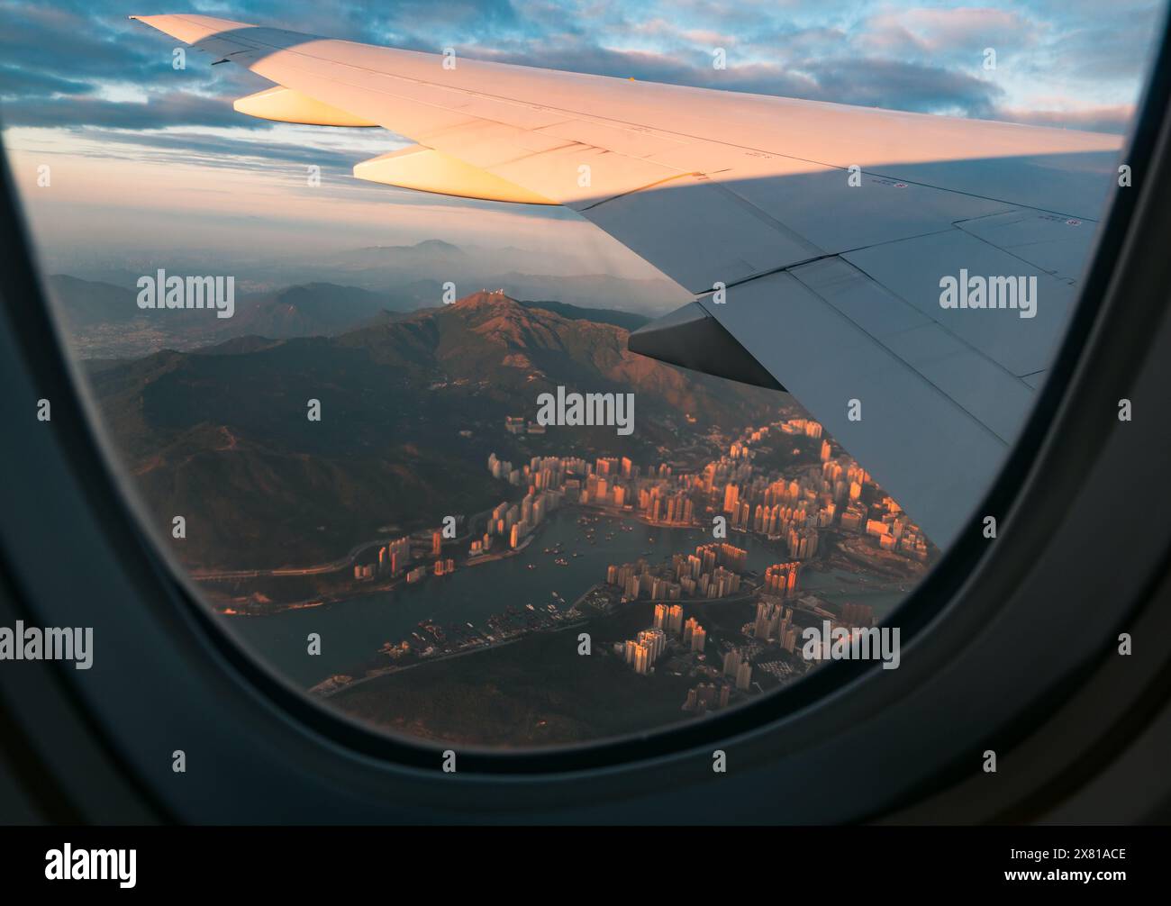 Airplane hong kong city hi-res stock photography and images - Alamy