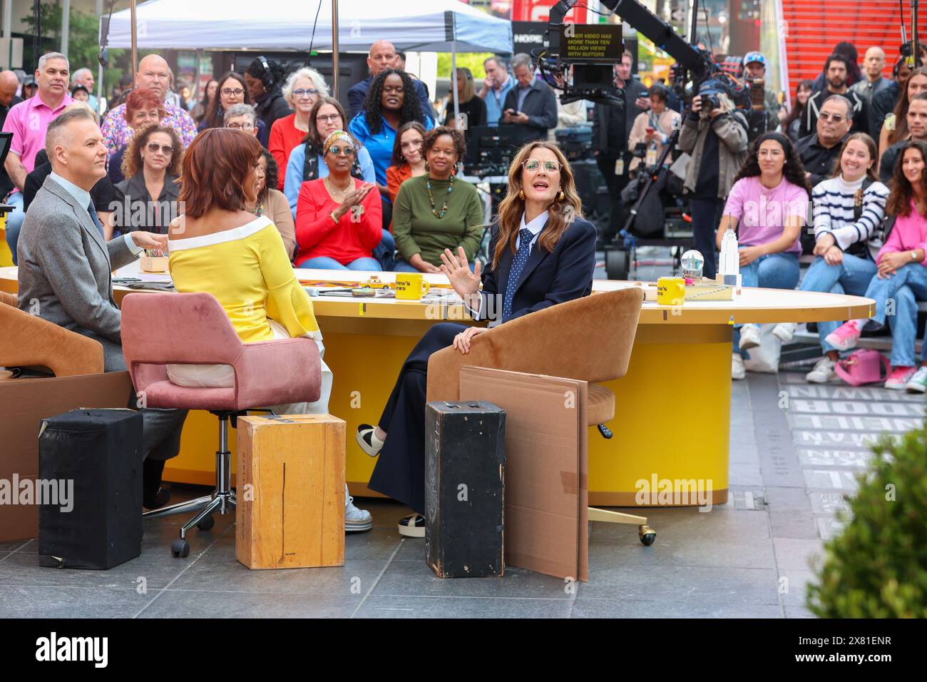 Filming of "The Drew Barrymore Show" in Times Square, New York City ...