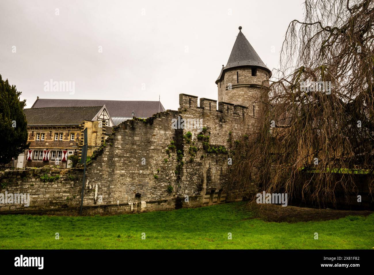 Maasland renaissance architecture hi-res stock photography and images ...