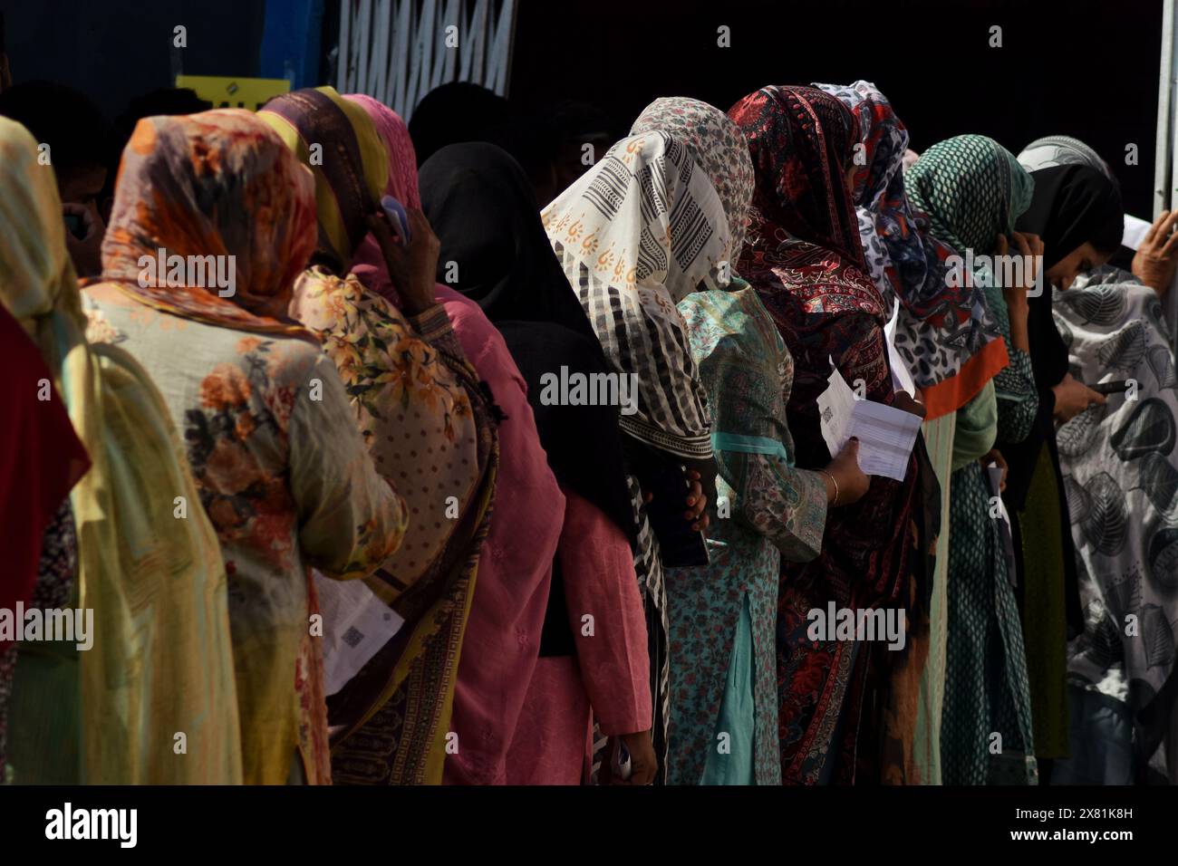 Baramulla, India. 20th May, 2024. Local Voters queue up to cast their ...