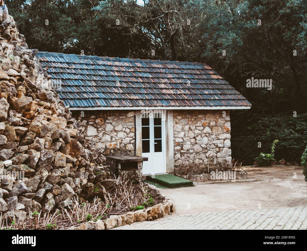 Medieval peasant cottage hi-res stock photography and images - Alamy