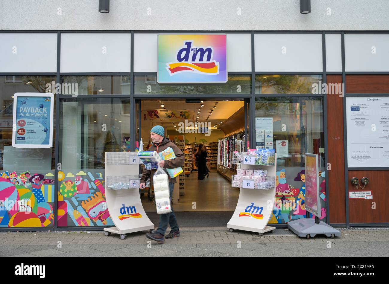 Menschen drogerie hi-res stock photography and images - Alamy