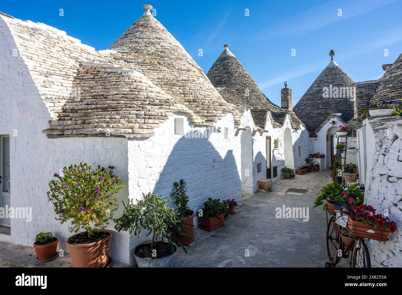 The beautiful trulli houses of Alberobello in Puglia, Italy Stock Photo ...