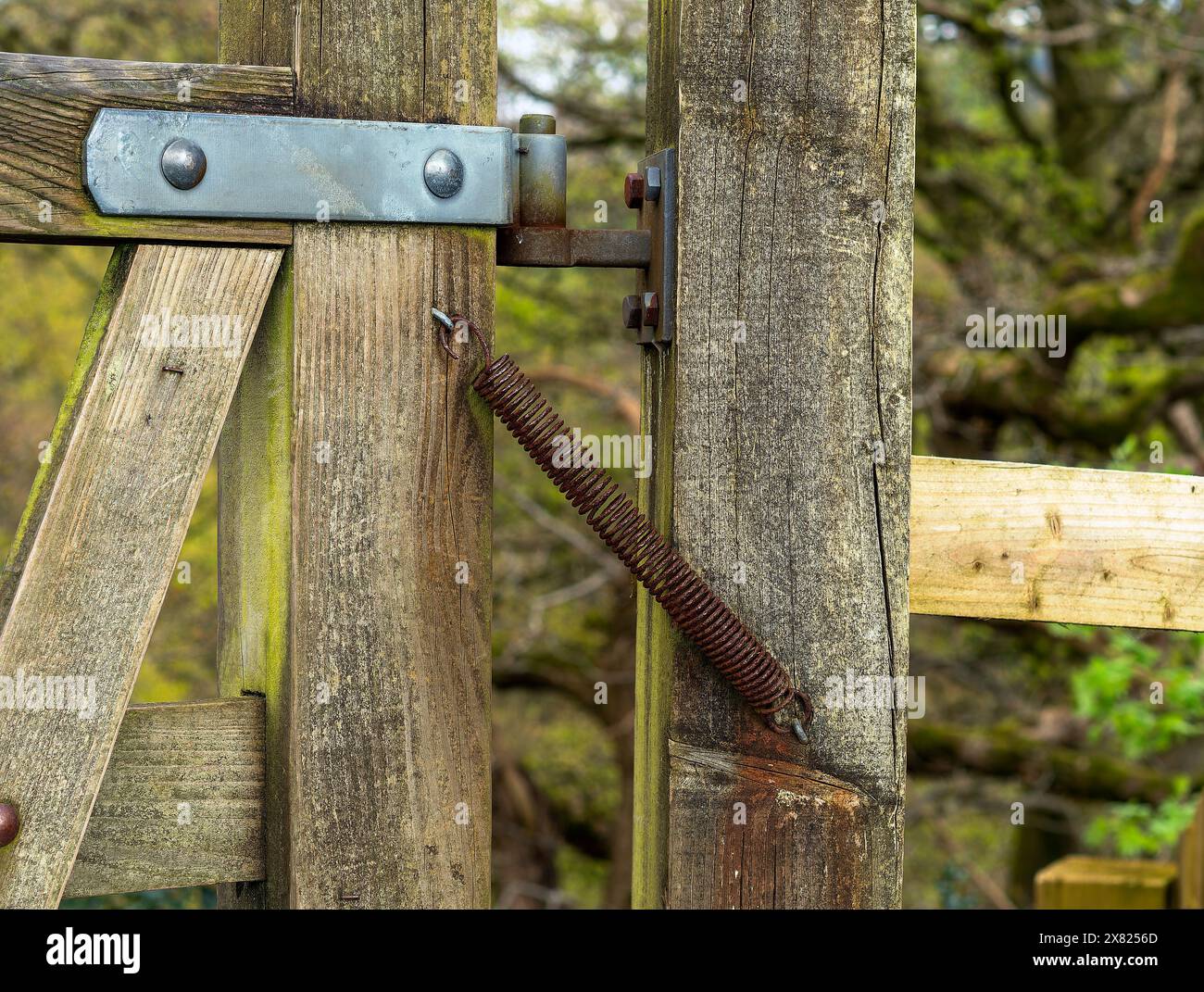 Wooden gate latch hi-res stock photography and images - Alamy