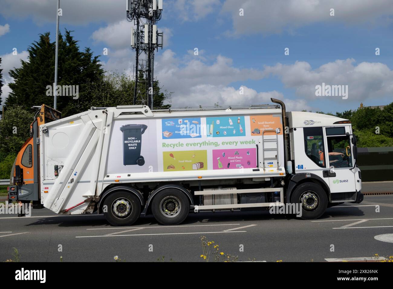 Recycling lorry hi-res stock photography and images - Alamy