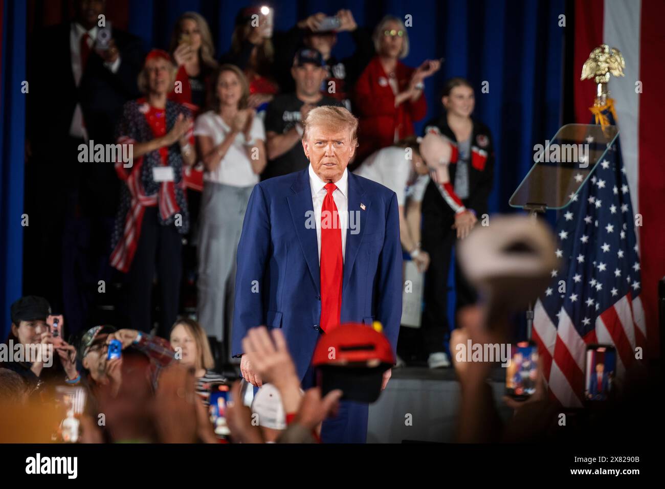 Donald trump 2024 standing hi-res stock photography and images - Alamy