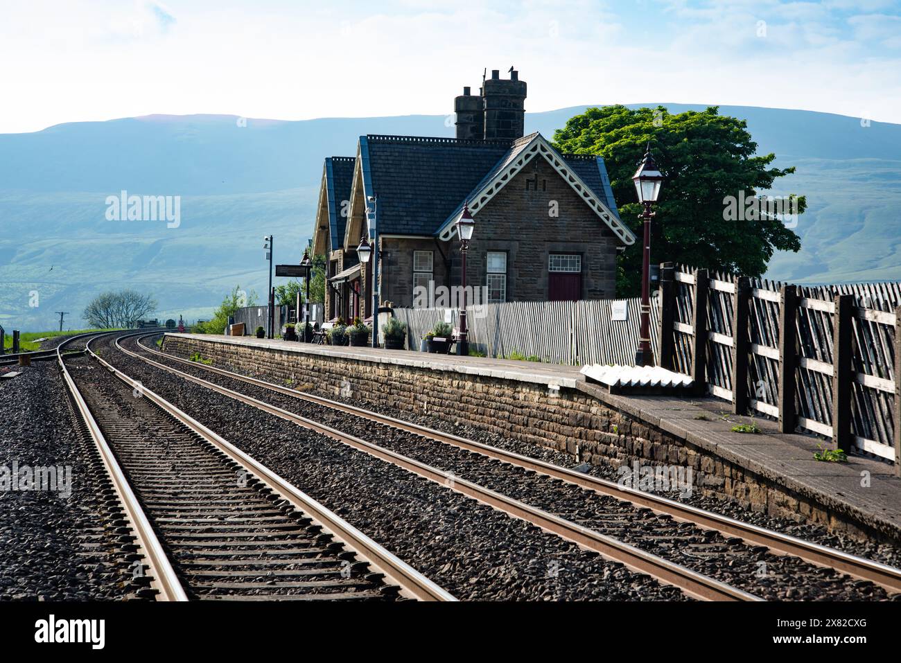 Platform and station building, Ribblehead Station, Settle to Carlise ...