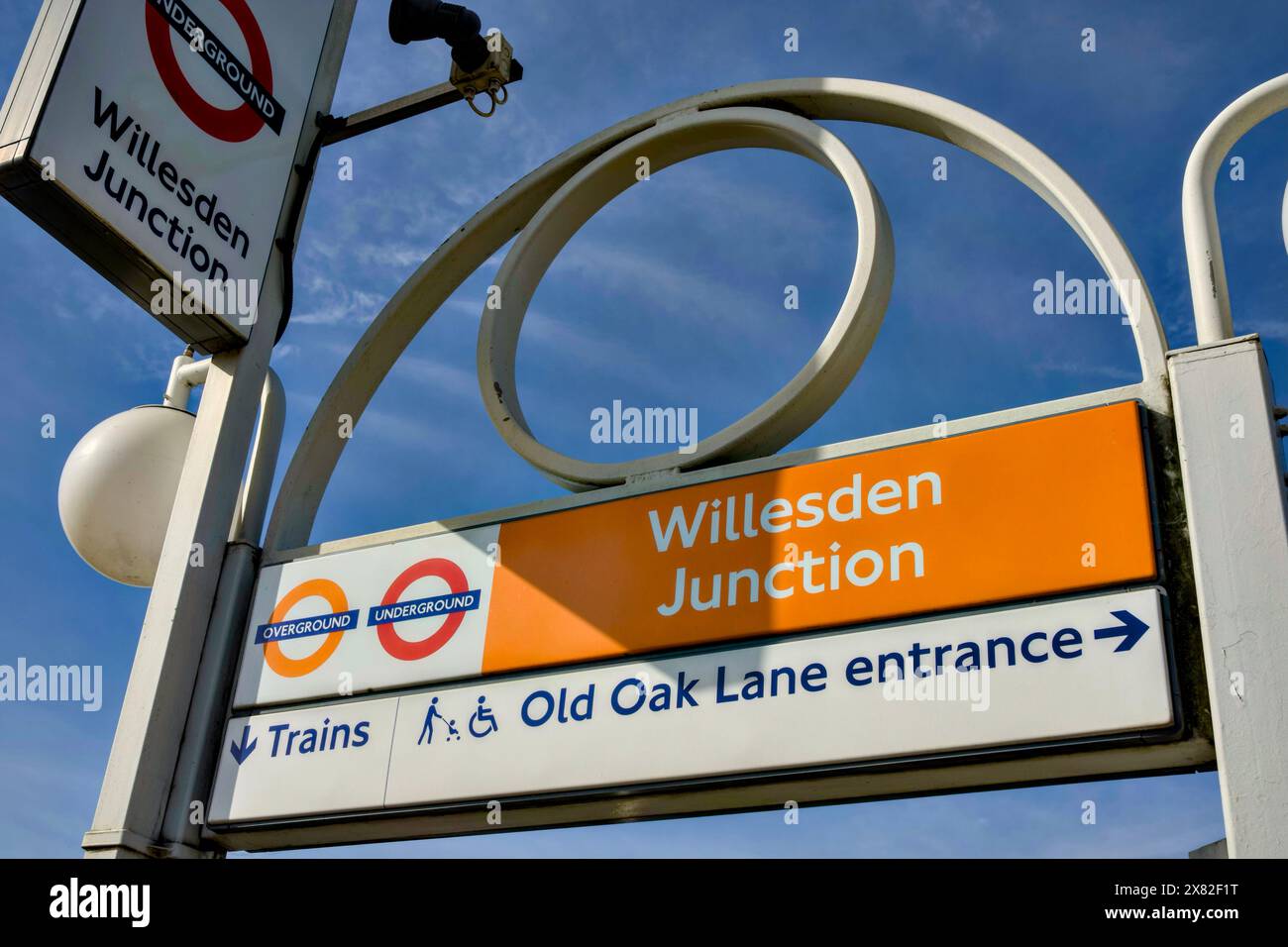 Willesden junction station hi-res stock photography and images - Alamy