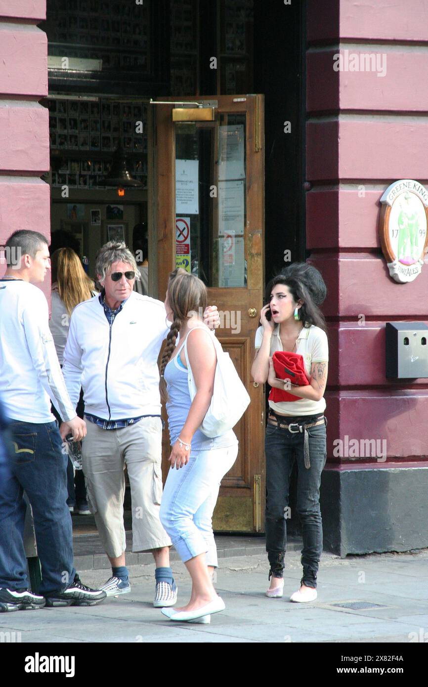 Amy Winehouse and Juliette Ashby at the Hawley Arms pub in Camden Stock ...
