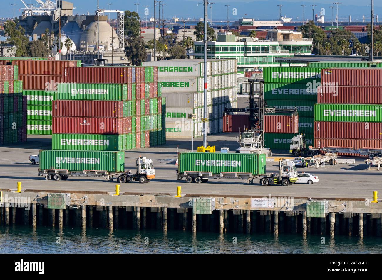 Los Angeles, California, USA - 12 January 2024: Articulated lorry ...