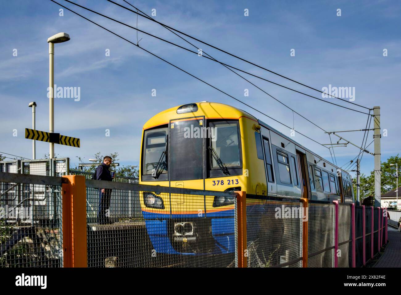 Willesden junction station hi-res stock photography and images - Alamy