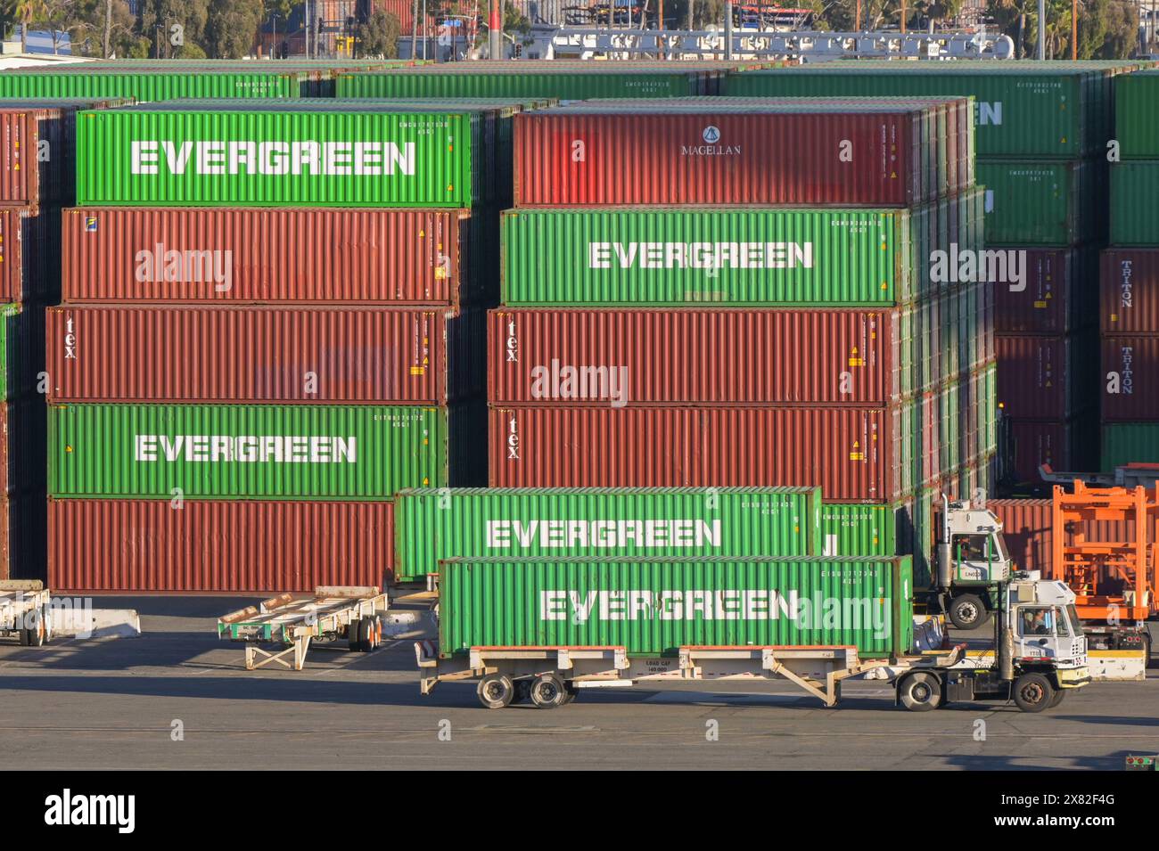 Evergreen shipping container hi-res stock photography and images - Alamy