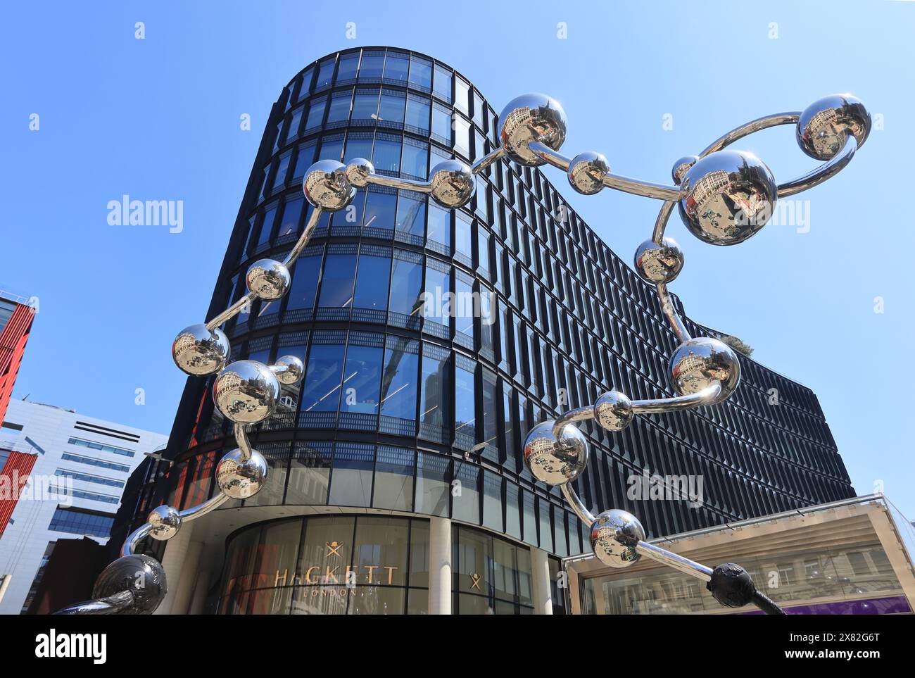 New sculpture outside Liverpool Street Elizabeth Line entrance ...