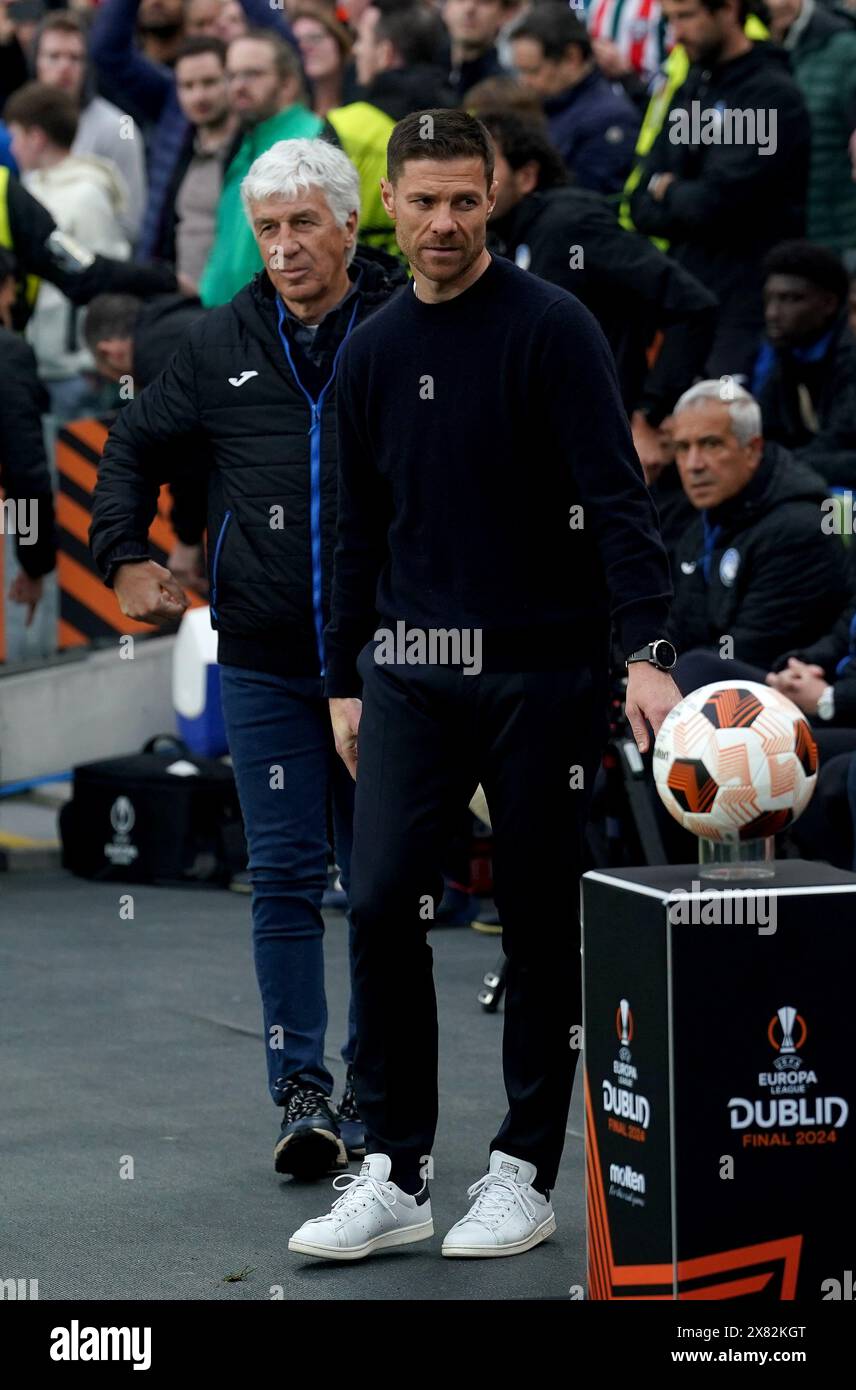 Atalanta manager Gian Piero Gasperini (left) and Bayer Leverkusen ...