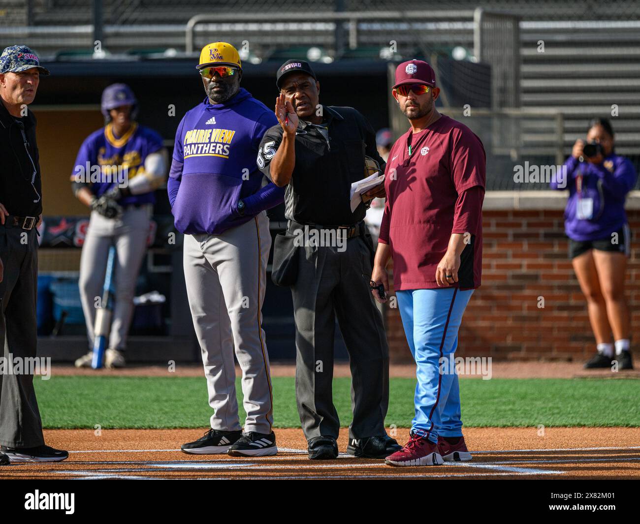 Coach umpire instructions hi-res stock photography and images - Alamy