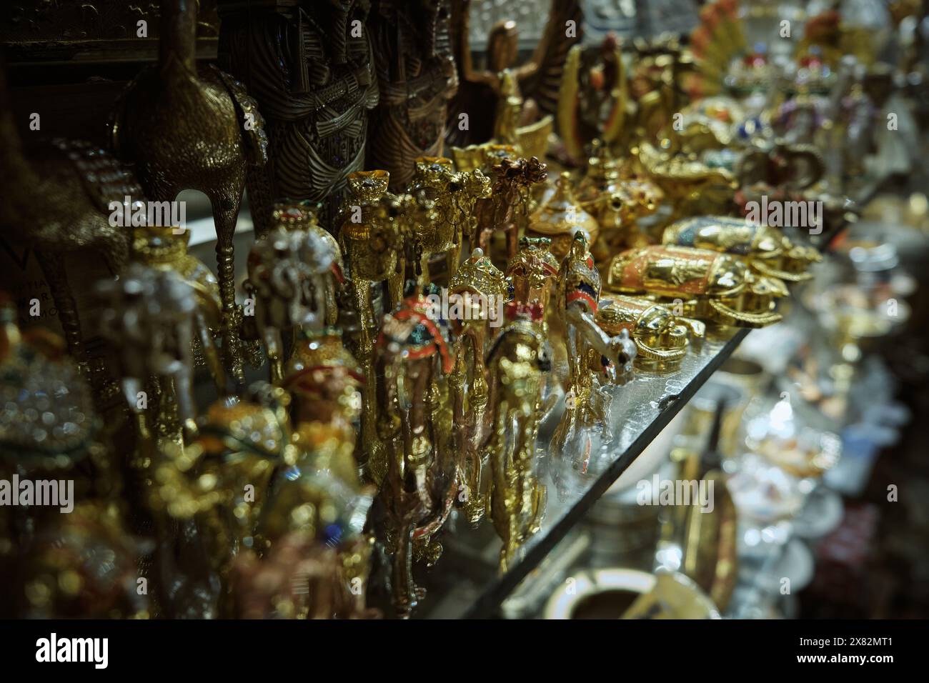 Souvenirs on a shelf of traditional egyptian store Stock Photo - Alamy