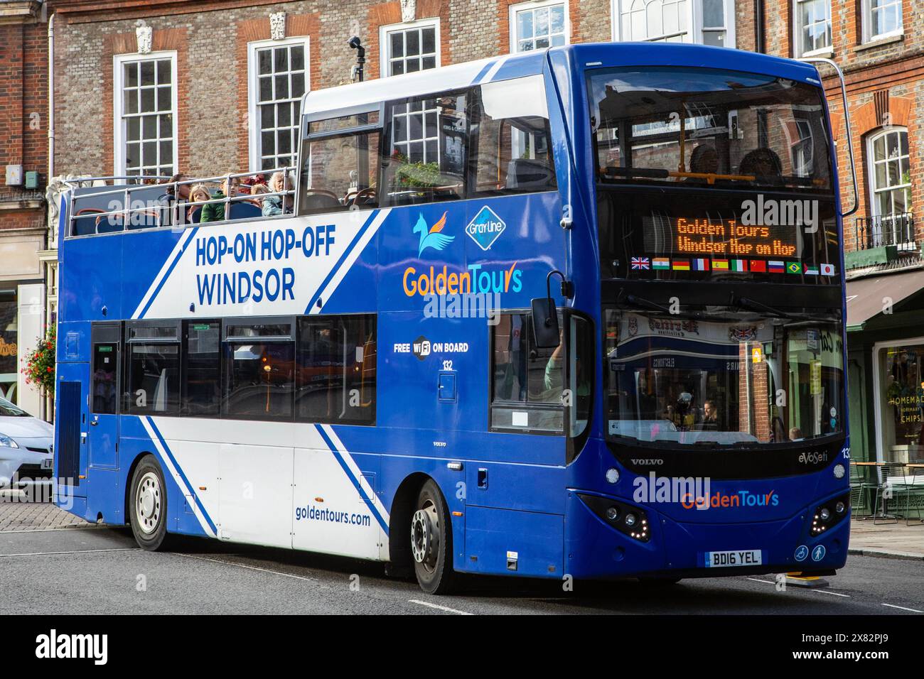 Windsor, UK - October 21st 2023: A Hop-On-Hop-Off tourist bus in the ...